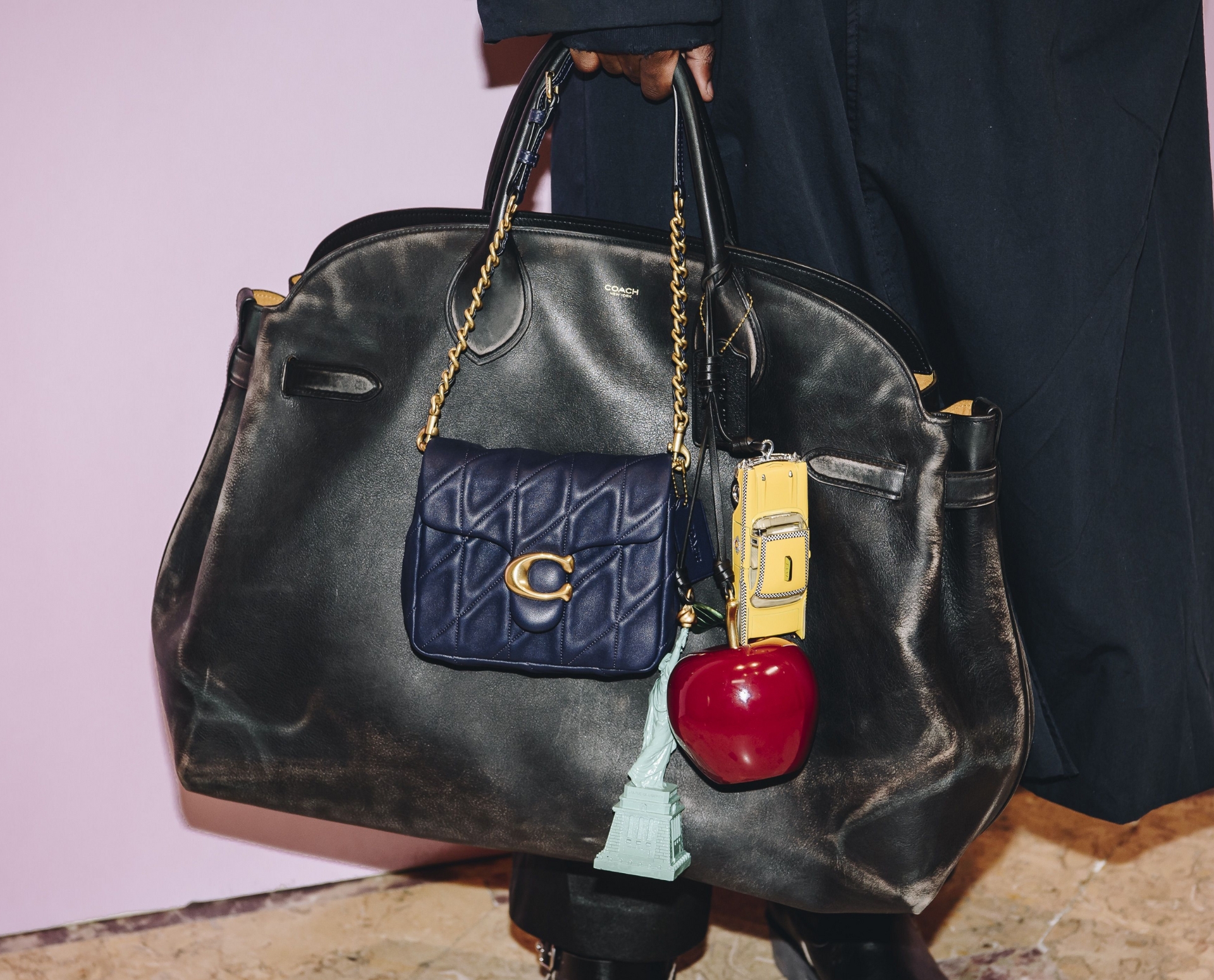 Trend privezaka na torbama je svuda: a da li ga ima i previše?