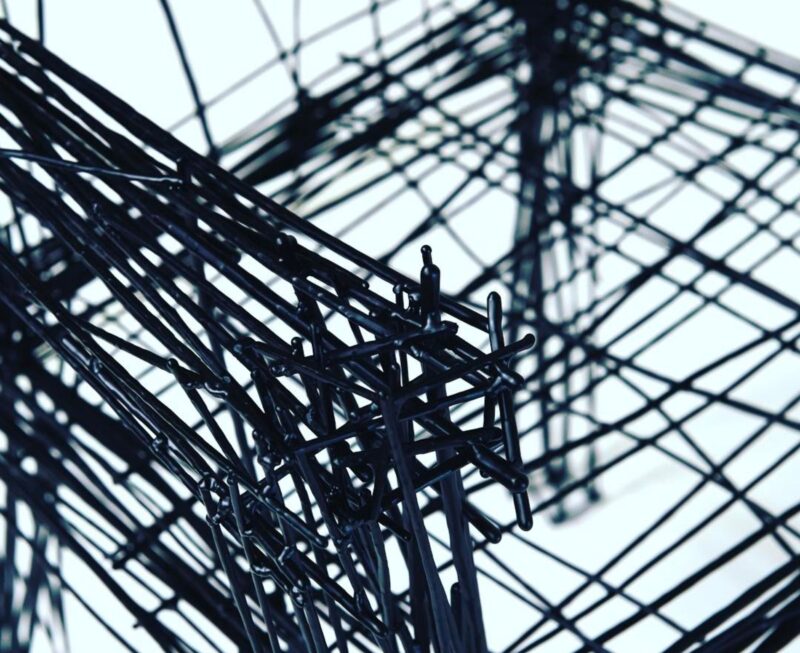 Jinil Park: skulpturalni nameštaj od metalnih žica